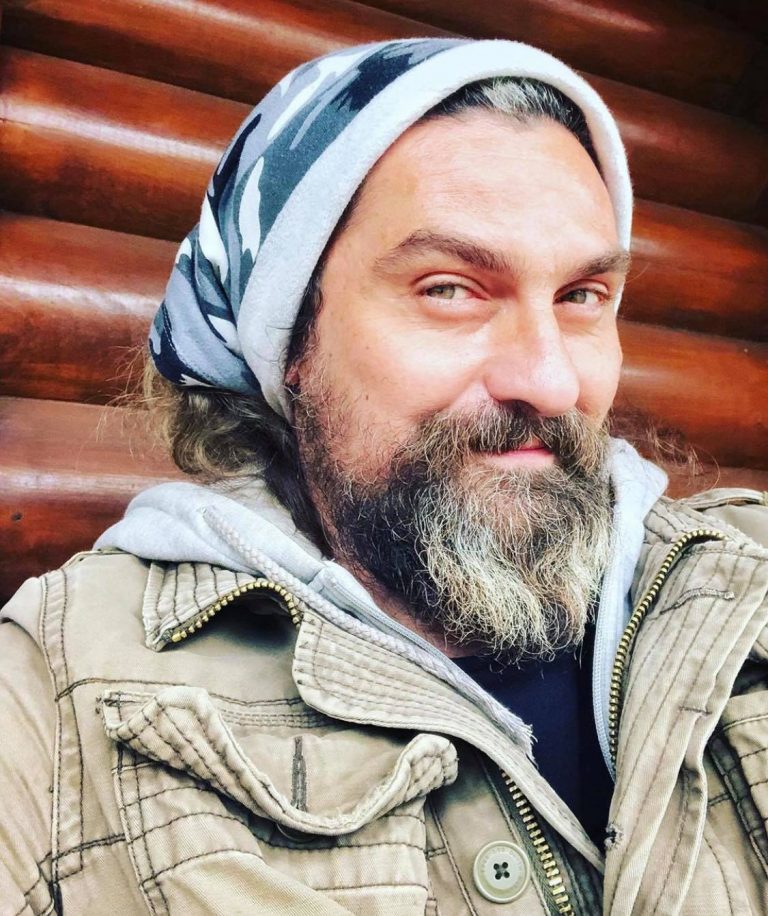 How is the Life of Dirilis Ertugral Cast Off-Screen? | SocioOn