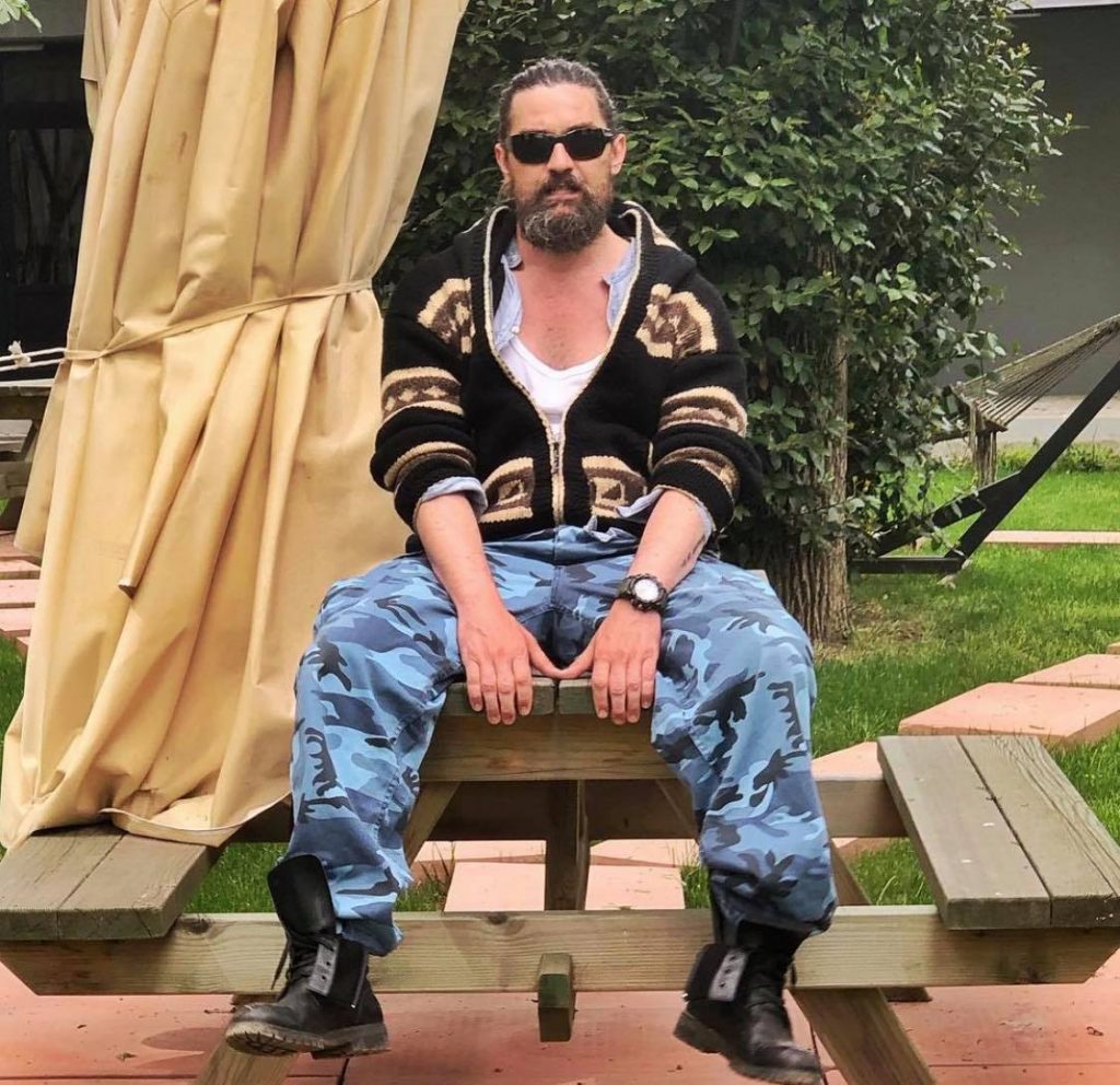 How is the Life of Dirilis Ertugral Cast Off-Screen? | SocioOn