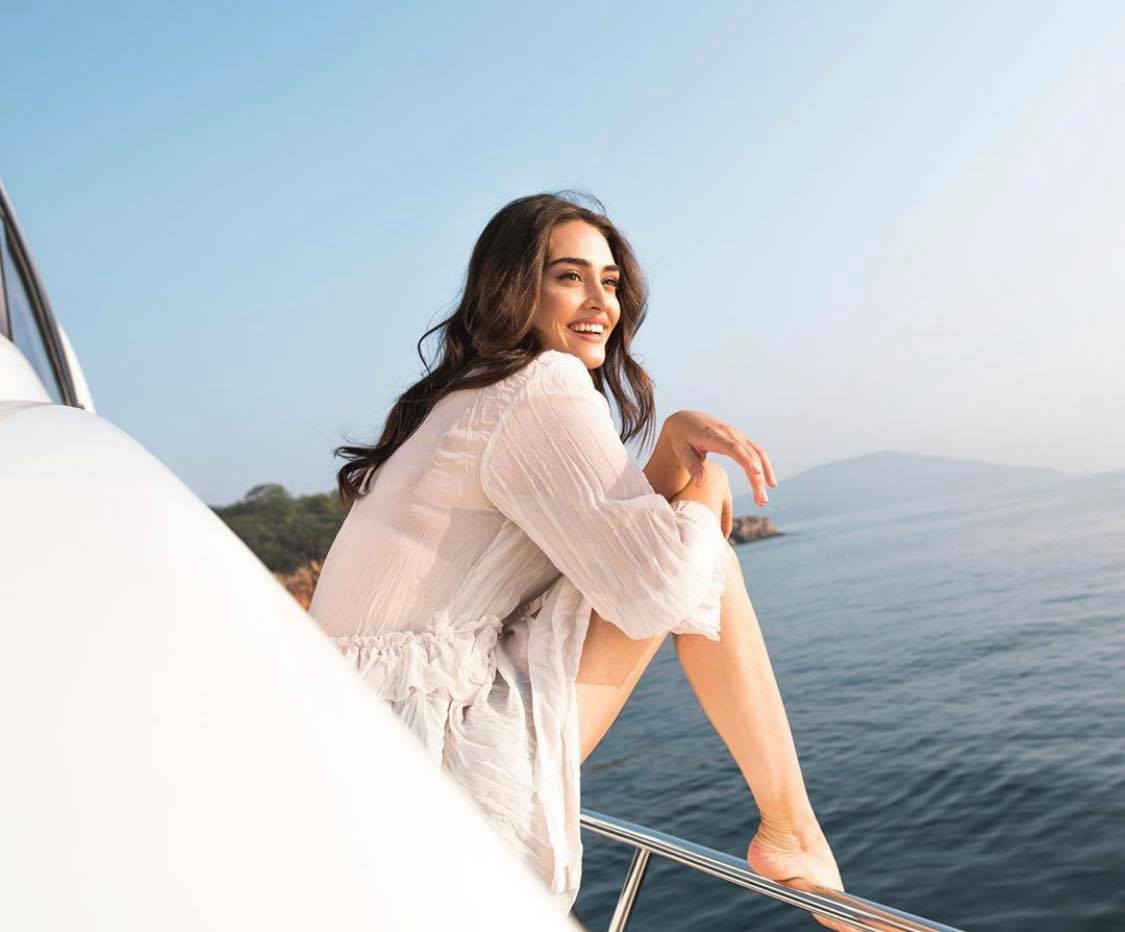 How is the Life of Dirilis Ertugral Cast Off-Screen? | SocioOn