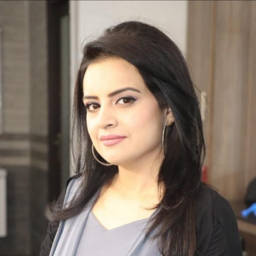 Top 10 Popular News Anchors in Pakistan: Voices that Inform and Engage